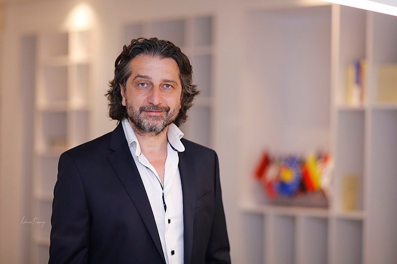 Përparim Rama premton sallë koncertesh dhe shtëpi për artistët në ...